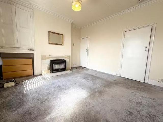 Cozy 2 bedroom terraced house for rent in West Park Road, BRAD.