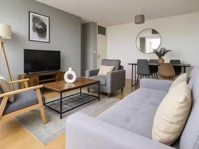 Rental! 2 BR Haberdasher Street