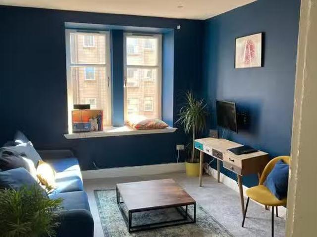 Cozy 2 BR Hill Street