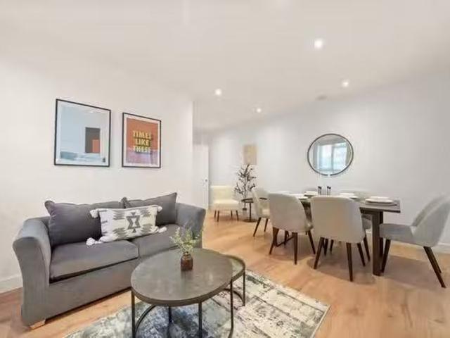 For Rent! 2 BR Kingsland High Street