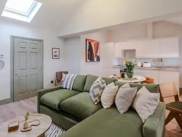 New 2 BR Lower Redland Road