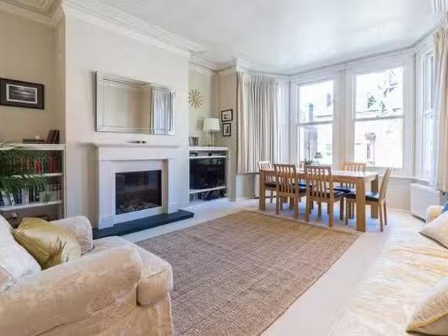 Rental! 2 BR Netherhall Gardens