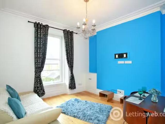 Just in! 2 BR Property to rent in Mount Street, Rosemount, Abe.