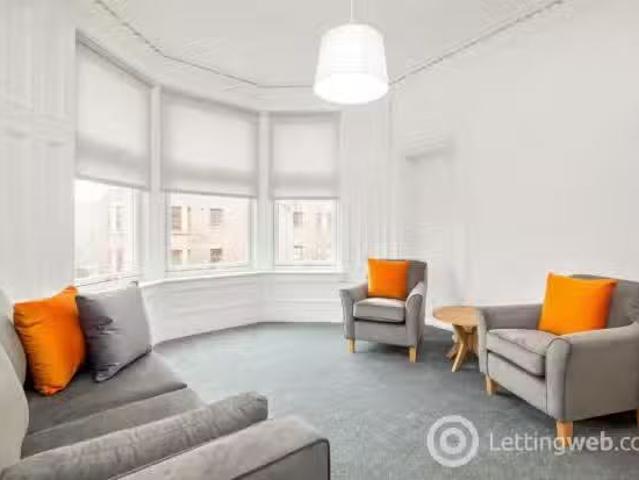 Rental! 2 BR Property to rent in Oban Drive, North Kelvinside.