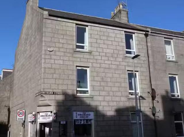 Rental! 2 BR Property to rent in Orchard Place, Top Floor, Abe.
