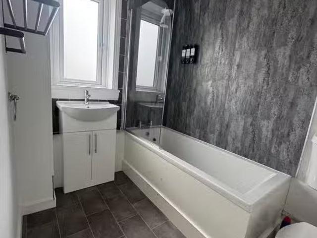Deal! 2 BR Property to rent in Ballindean Road, Dundee