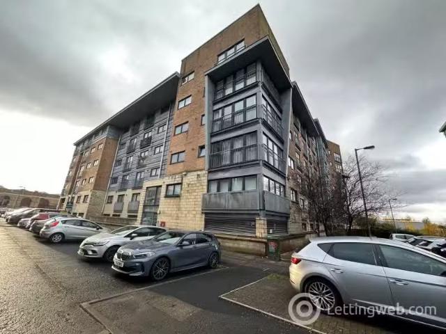 Rental! 2 BR Property to rent in Barrland Street, Glasgow, G41