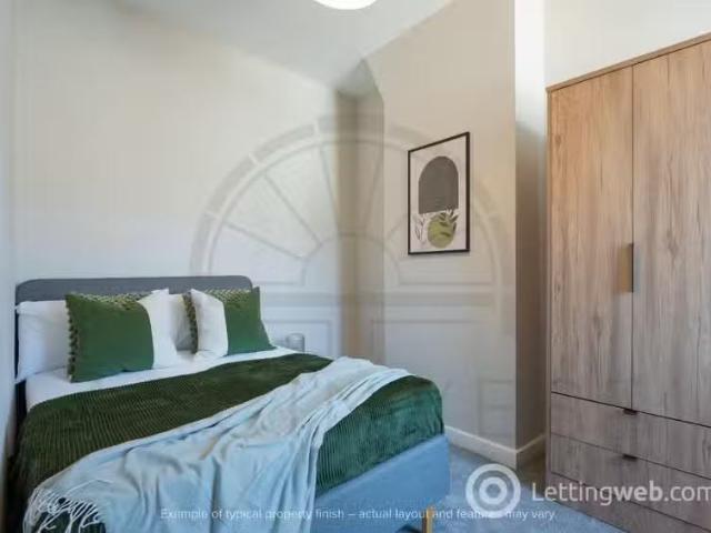 Rental! 2 BR Property to rent in Berkeley Street, City Centre.