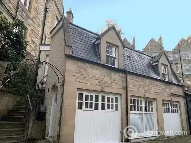 For Rent! 2 BR Property to rent in Douglas Gardens Mews, West.