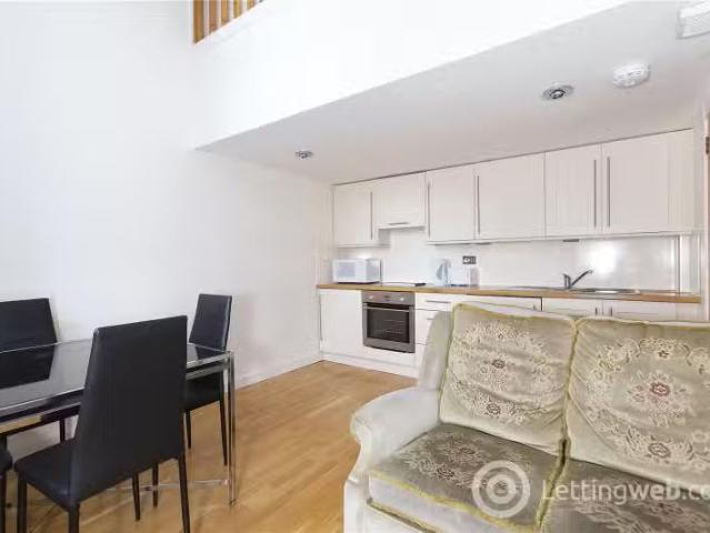 Rental! 2 BR Property to rent in Drummond Street, Edinburgh, M.