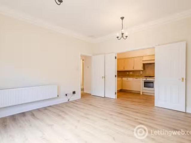 Deal! 2 BR Property to rent in East London Street, Edinburgh.