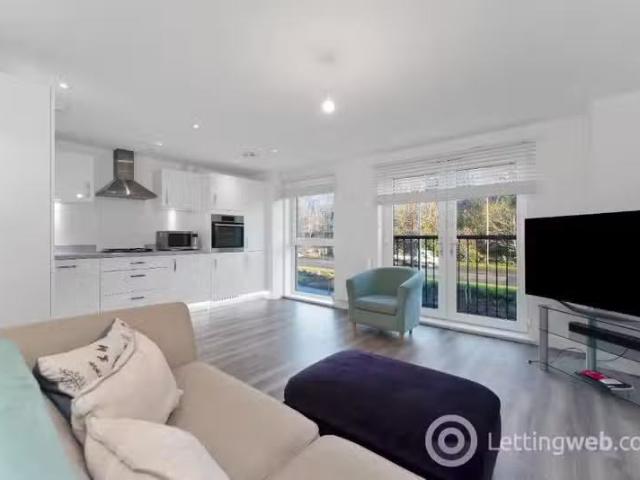 Nice 2 BR Property to rent in Goldcrest Place, Cammo, Edinburg.