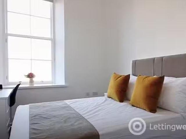 Unique 2 BR Property to rent in High Street, City Centre, Dund.