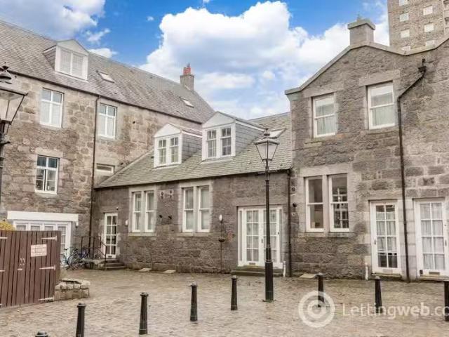 For Rent! 2 BR Property to rent in Ivory Court, City Centre, A.