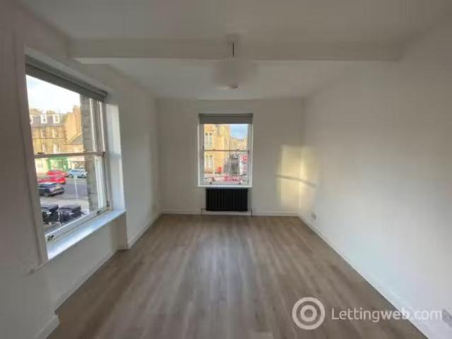 Cheap 2 BR Property to rent in Portobello High Street, Edinbur.