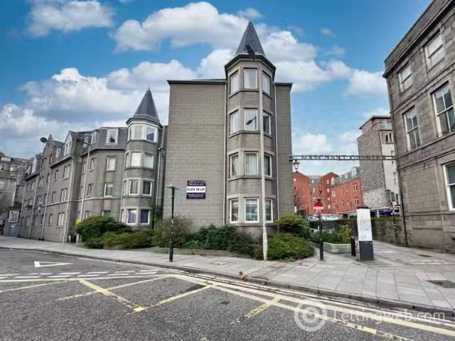 Cheap 2 BR Property to rent in Rennies Court, City Centre, Abe.