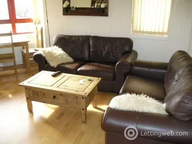 Rental! 2 BR Property to rent in St Clair Road, Easter Road, E.