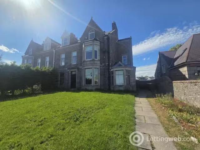 Rental! 2 BR Property to rent in St Johns Terrace, West End, A.