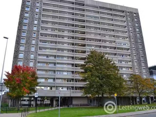 Nice 2 BR Property to rent in Thistle Court, City Centre, Aber.