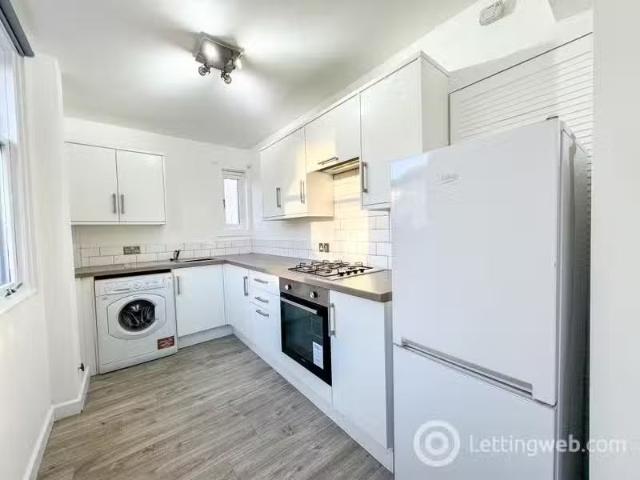 Unique 2 BR Property to rent in Whin Park, Port Seton, East Lo.
