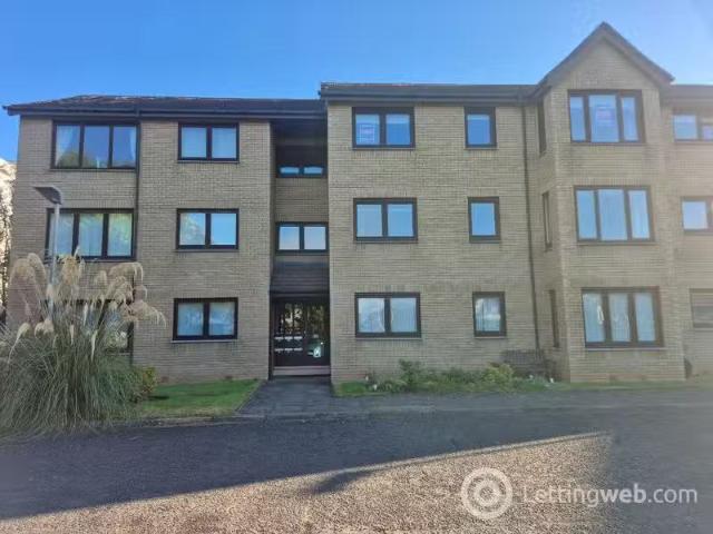 Rental! 2 BR Property to rent in Woodbank Gardens, Largs, Nort.