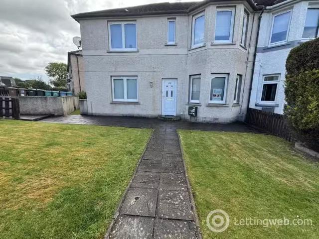Cozy 2 BR Property to rent in 133 North Orchard Street, Mother.