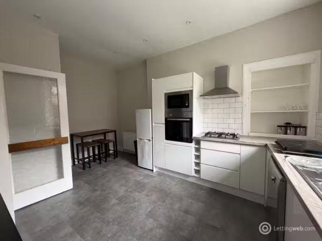 Nice 2 BR Property to rent in 1 Gowrie Street