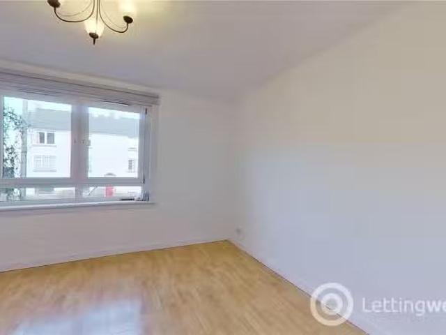 Rental! 2 BR Property to rent in 1f1 Moat Drive, Edinburgh.