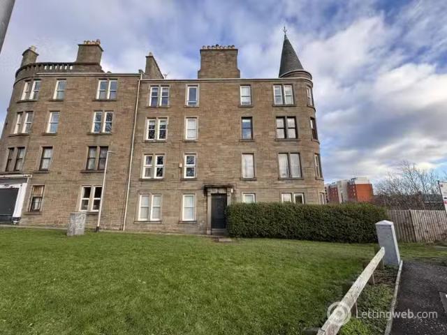 Nice 2 BR Property to rent in 3/R, 60 Roseangle, Dundee, DD1 4NB