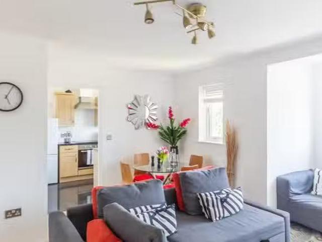 Nice 2 BR Rush Grove Street