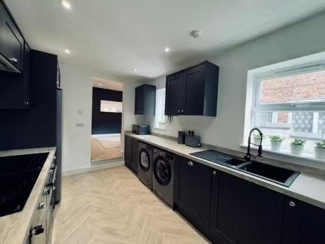 Cheap 7 BA 6 bedroom house share for rent in 71 Ermine Road.