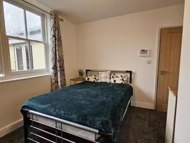 Rental! 7 BA 1 bedroom house share for rent in 53 Canterbury S.