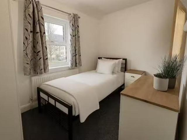 Unique 7 BA 1 bedroom house share for rent in Room 5, 53 Cante.