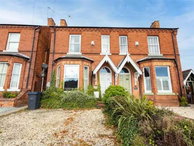 Cozy 4 BA 4 bedroom house for rent in Greenfield Road, Harborn.