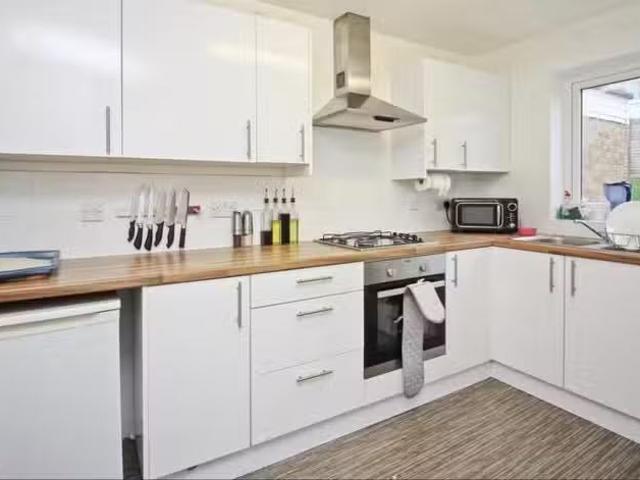 New 4 BA 4 bedroom house for rent in Downs Road, Canterbury, C.