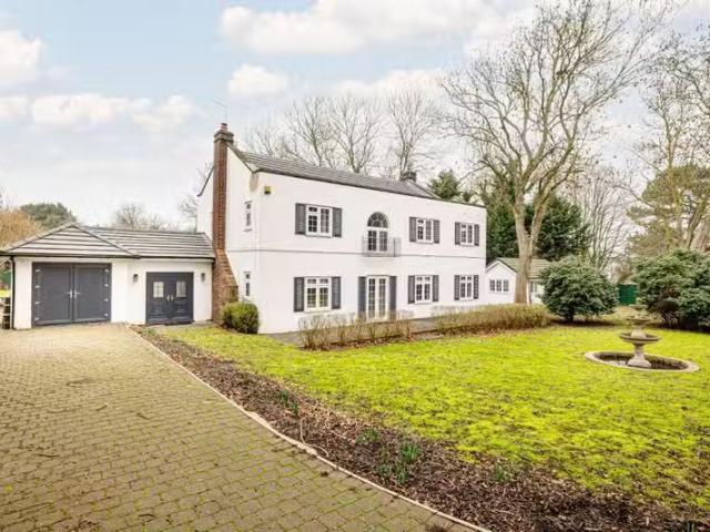 Rental! 4 BA 5 bedroom detached house for rent in Spellbrook.