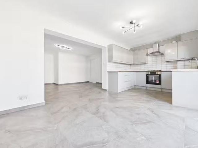 New 4 bedroom Mid Terrace House to rent, Bouvier Road, Enfield.