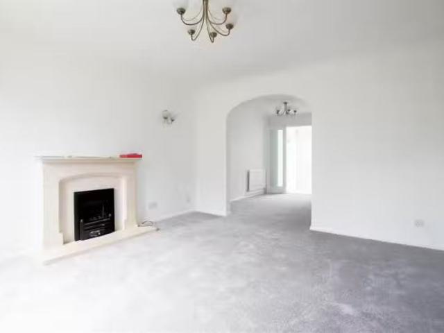 Cheap 4 bedroom detached house for rent in Sweet Mead, Saffron.