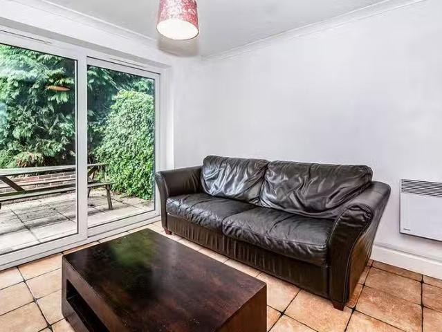 Nice 4 bedroom Semi Detached House to rent, Nobles Way, Egham.