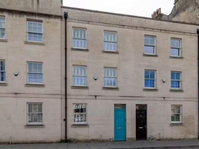 Cheap 4 bedroom terraced house for rent in Monmouth Place, Bat.