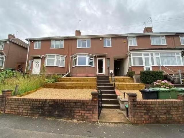 Nice 4 bedroom terraced house for rent in Glebelands Road, Fil.