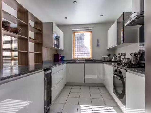 Nice 4 bedroom town house for rent in Elizabeth Place, Tenby S.