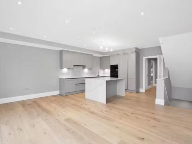 Nice 4 bedroom town house for rent in Fir Hollow Gardens, Kenl.
