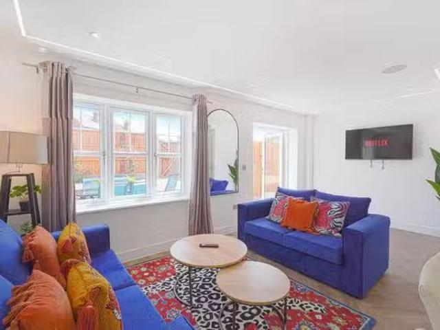 Deal! 4 BR Cove Road