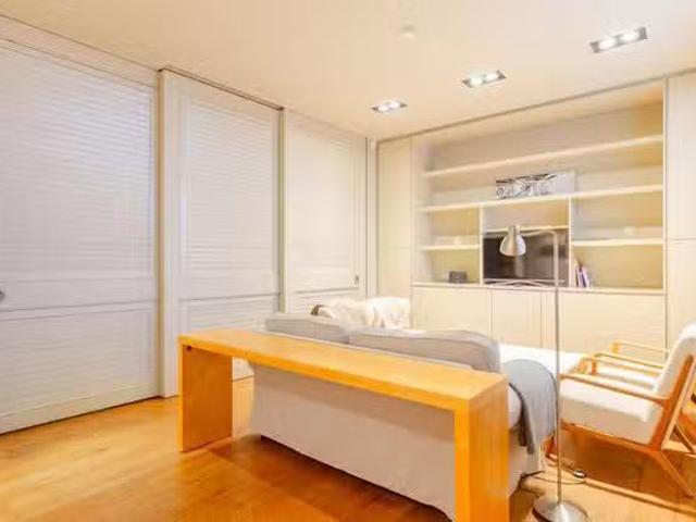 Nice 4 BR Ennismore Gardens