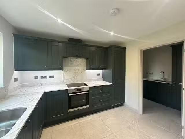 Charming 4 BR Nicholson Court, KIDDERMINSTER