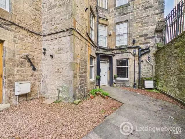 Cheap 4 BR Property to rent in Cumberland Street, North West L.