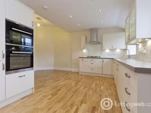 Deal! 4 BR Property to rent in Forbesfield Road, West End, Abe.