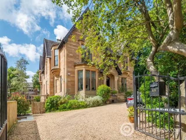 Charming 4 BR Property to rent in Sydenham Road,, Glasgow, G1.