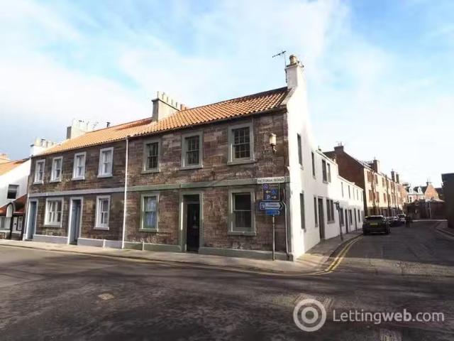 Cozy 4 BR Property to rent in Victoria Road, North Berwick, EH.